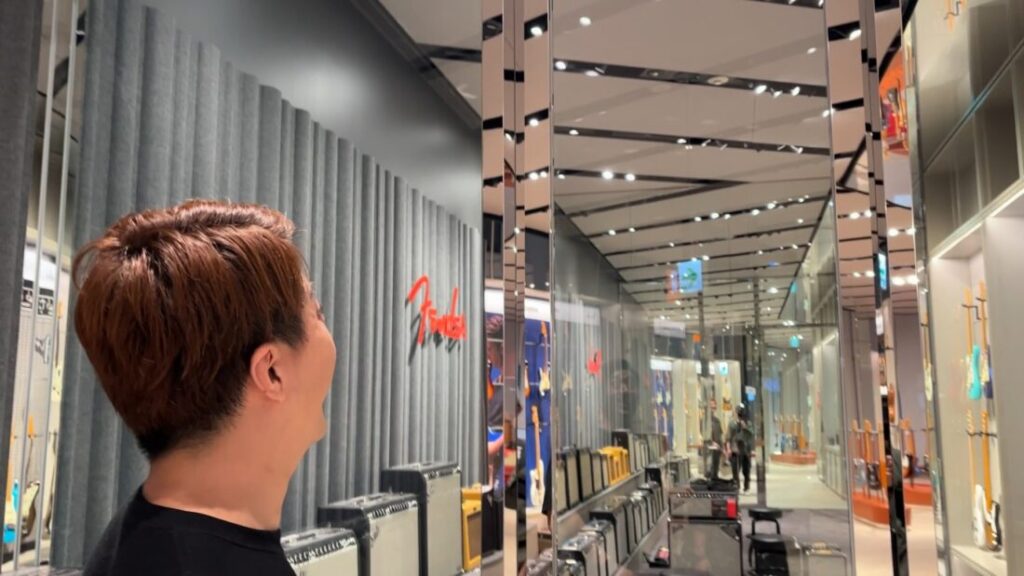 フェンダー史上初！日本にオープンした旗艦店「FENDER FLAGSHIP TOKYO」の現地の様子をお届け | TRIVISION STUDIO